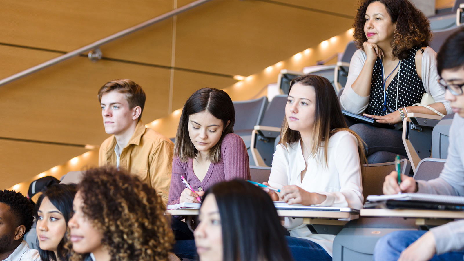 Deakin University boosts finance efficiency and improves reporting.